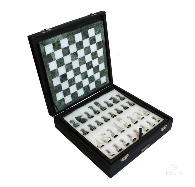 Drakesboutique - White & Dark Green Marble Chess Set 23x23 cm 1073